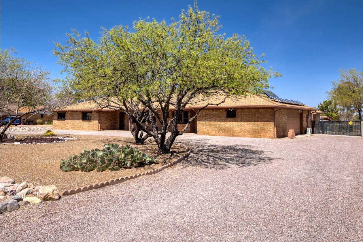 45 Acre Horse Ranch with 25 Stall Barn & Racetrack | Sonoita, Santa ...