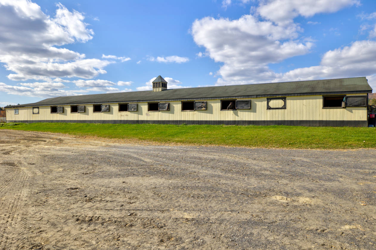 Equine training center with 4 residences located 15 mins to Saratoga ...