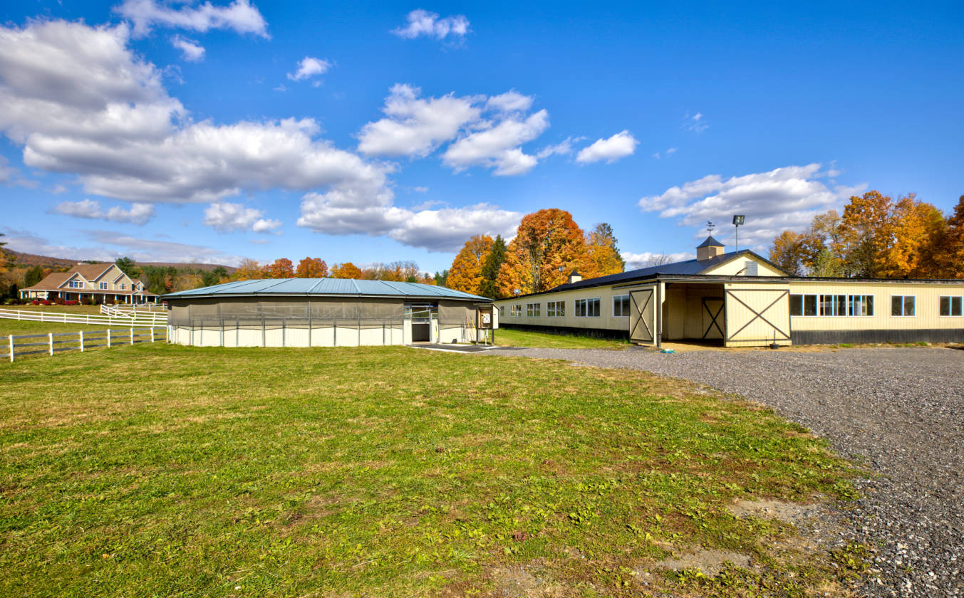 Equine training center with 4 residences located 15 mins to Saratoga ...