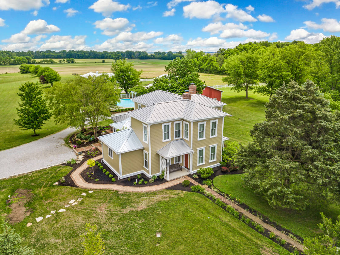 Luxury Horse Farm with Stunning & Stately Farmhouse on 19.5... | London ...