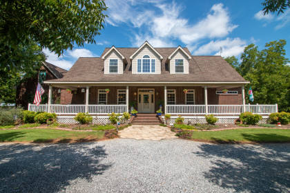 Beautifully Remodeled Ranch Style Home on 7 acres w/pond | Pike Road ...