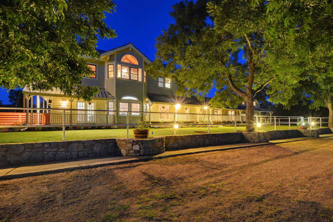 Large Home, World Class Barn, Guest House, Dancehall, tons of Pipe ...