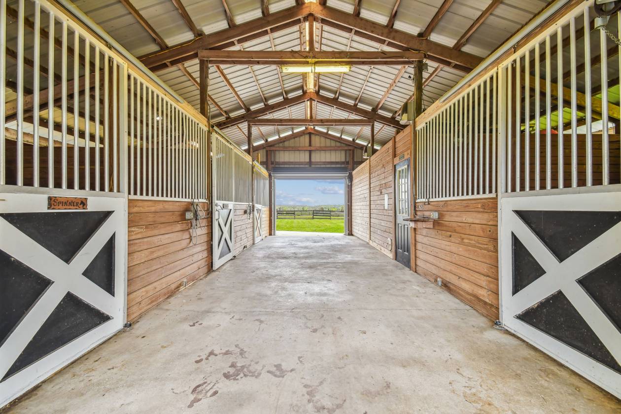 14 ACRES, 2 homes, and 4 stall barn | Dade City, Pasco County, Florida